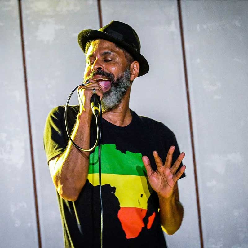 Wylmar Santos leva o show 'Vozes Negras' ao Chorinho no Aquário ...