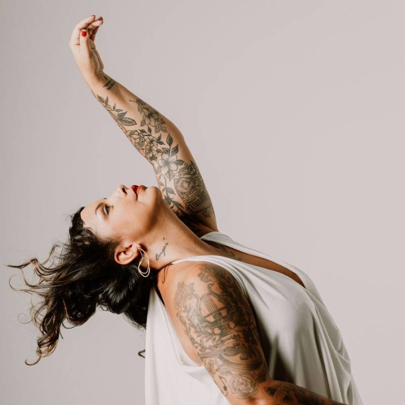 Monna celebra os 80 anos de Chico Buarque no Teatro Guarany