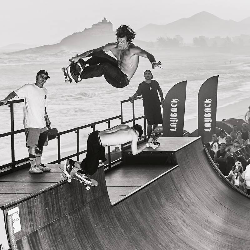 Pedro Barros participa de sessão de skate no LayBack Park Guarujá