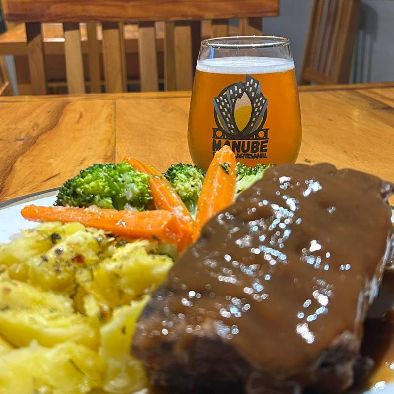 Manube realiza Festa do Branco com música ao vivo e menu especial